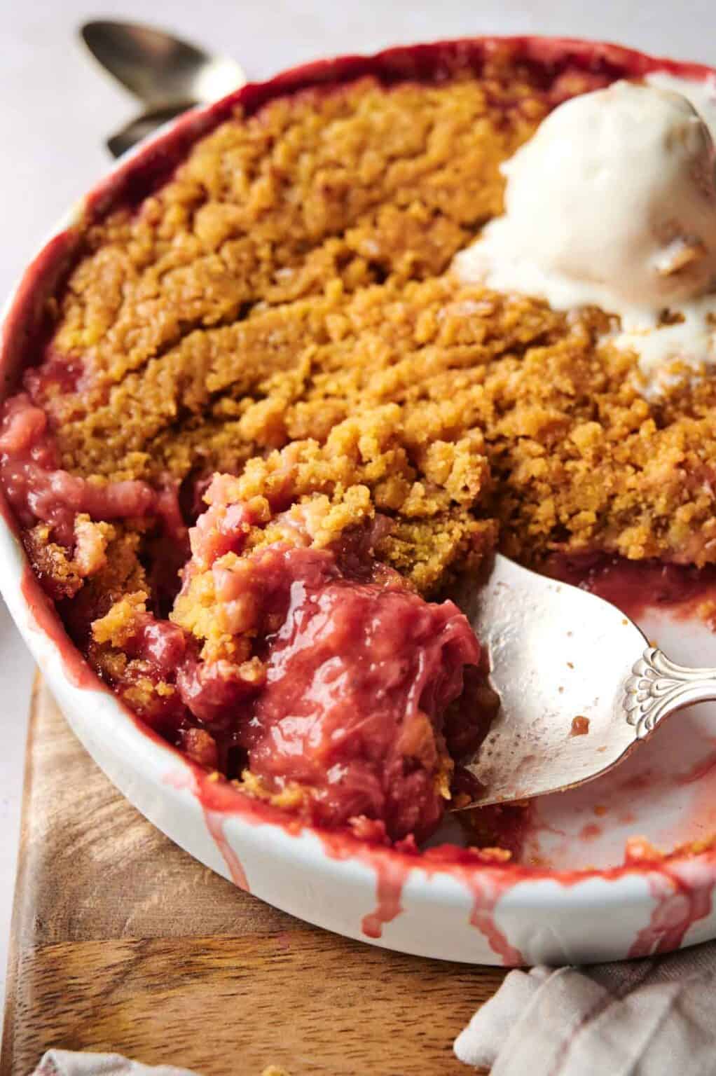 Easy Rhubarb Crisp